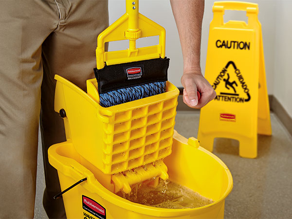 Maximizer™ Microfiber Wet Mops | Rubbermaid Commercial Produ